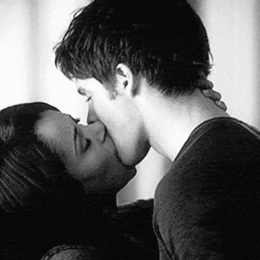 GIF de Besos Apasionados | Tenor